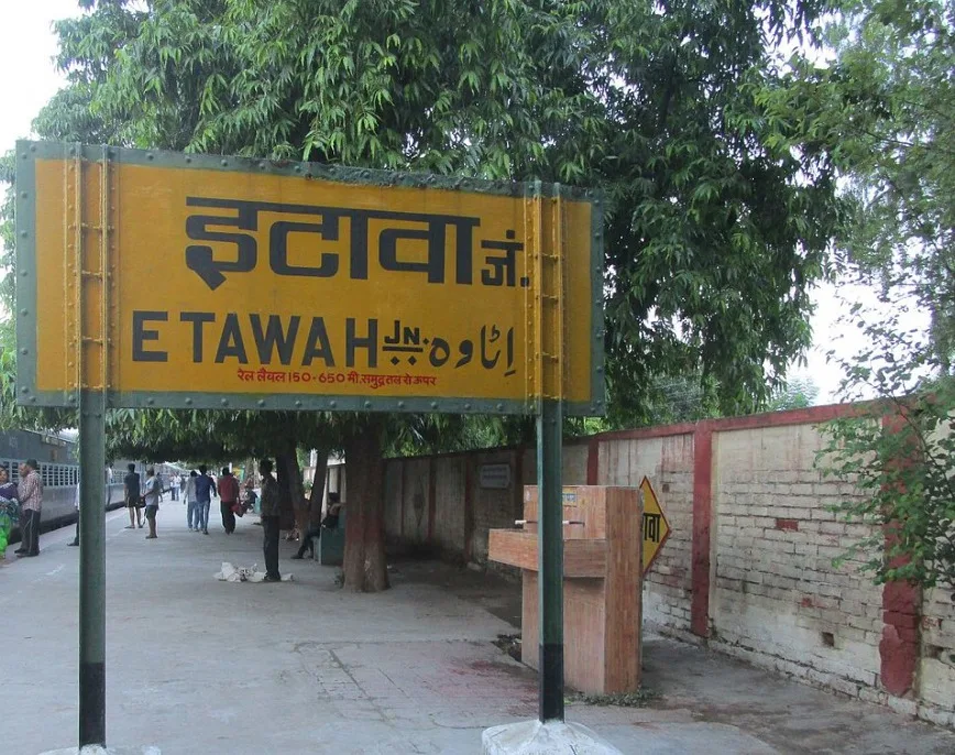 रेलवे ट्रैक पार करते समय महिला की नॉन स्टॉप ट्रेन से कटकर मौत - Etawah Live